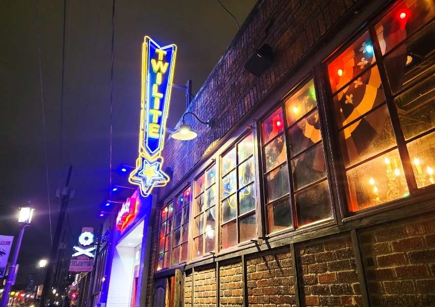 The 6+ Best Spots to Sing Karaoke in Dallas | UNATION